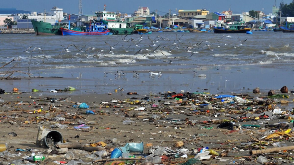 World Examples of Water Pollution Impacting Communities